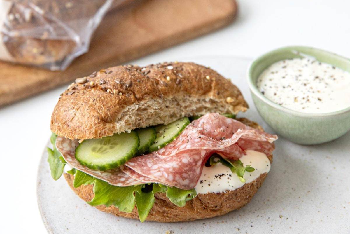 Funkygine fiberstykke med salami | Bakehuset